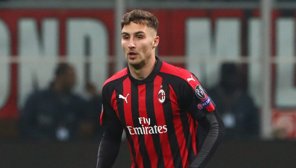 OFFICIAL: AC Milan confirm Frosinone loan for Stefan Simic