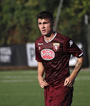 Photo: Teenage Torino defender arrives to undergo Milan medical