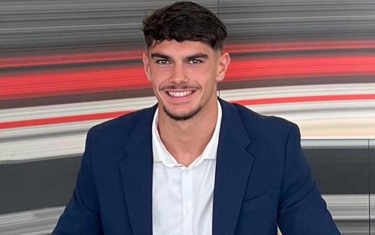 Official: AC Milan confirm signing of Noah Raveyre until 2028 - photo