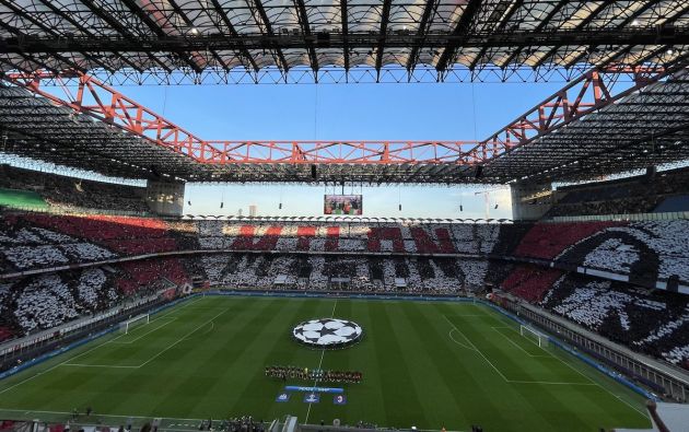 AC Milan fans unveil full stadium display ahead of Newcastle game - video