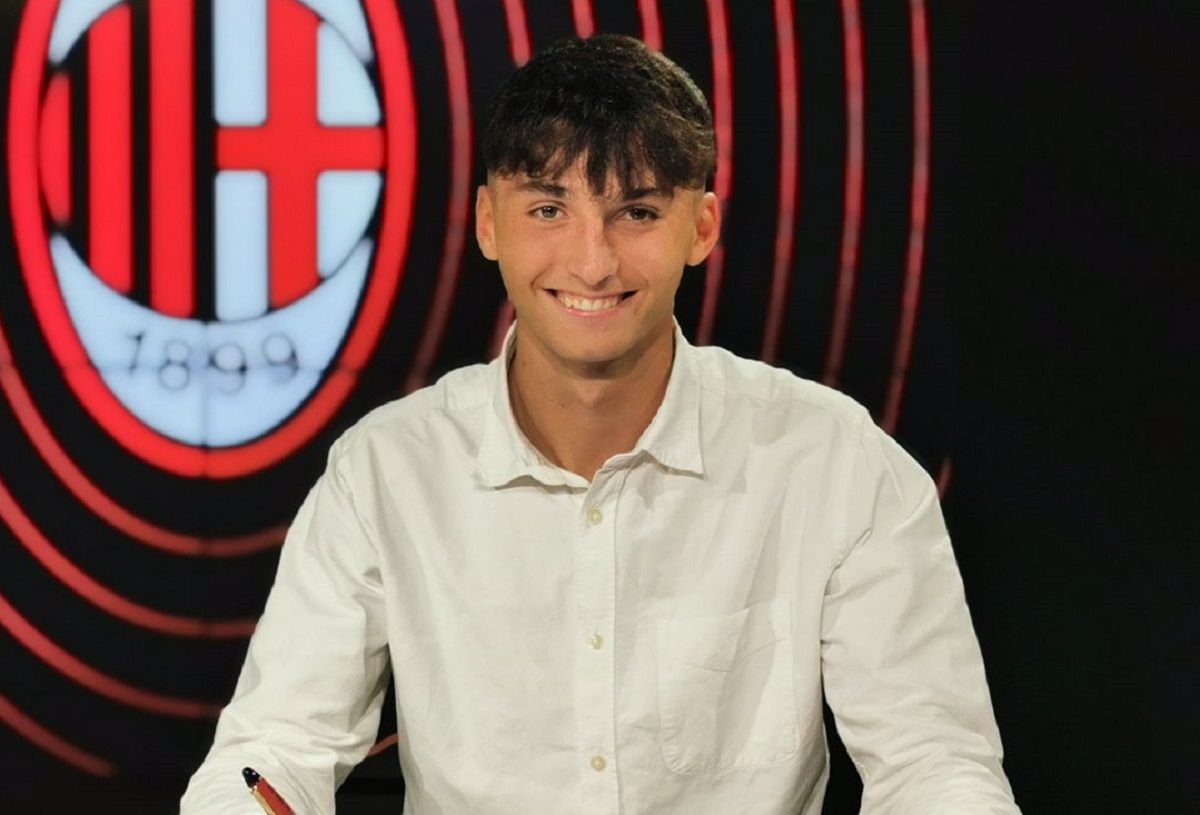 Official: Primavera winger Bonomi signs professional contract with AC ...