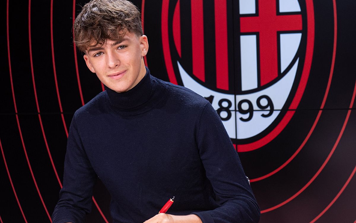 Official: Lorenzo Ossola signs first professional contract with Milan ...