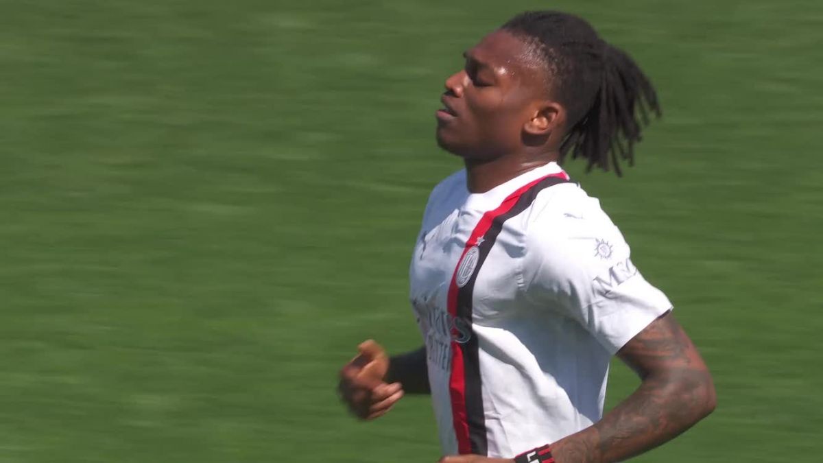 Watch: Leao gets Milan back in it against Sassuolo with stunning solo goal